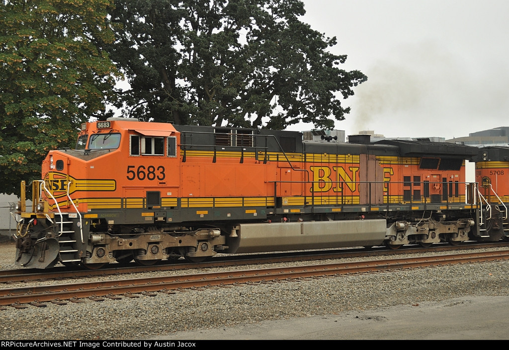 BNSF 5683